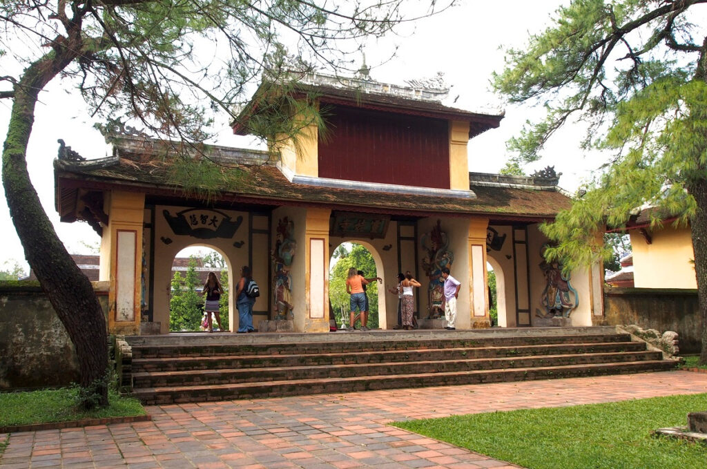 Thien Mu Pagoda: Guide to Hue’s Most Famous Buddhist Temple – Central ...