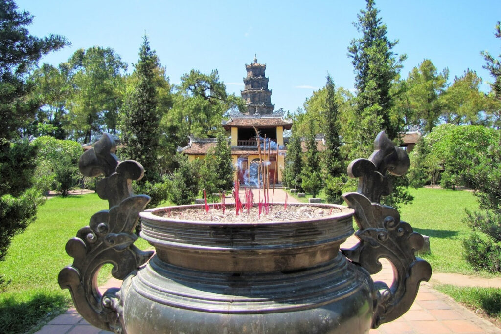 Thien Mu Pagoda: Guide to Hue’s Most Famous Buddhist Temple – Central ...